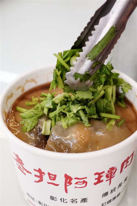 彰化必吃炸肉圓推薦！阿三、老担阿璋、北門口你吃哪一間？這家皮最脆、香菜免費加爆