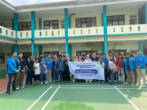 Pengabdian Kepada Masyarakat Belajar Coding Dasar Pengenalan Bahasa