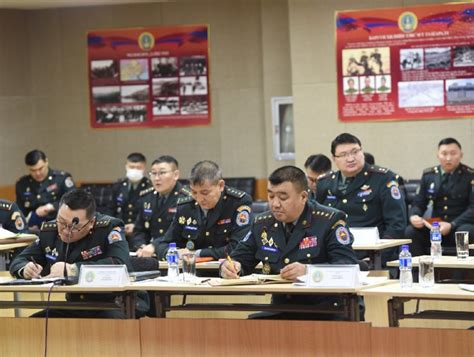 Хуурай замын цэргийн нэгтгэл ангийн захирагч нарын цугларалт боллоо