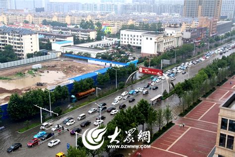 航拍菏泽暴雨过后1公里拥堵车流 海报新闻