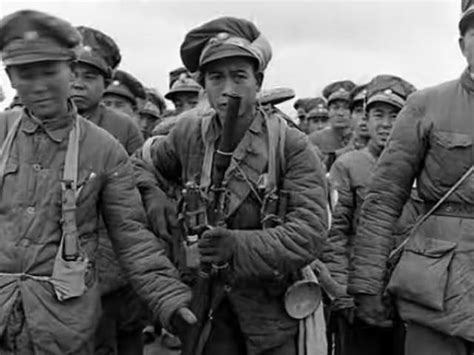 淮海戰役中，幾十萬國軍俘虜沒有新軍服，粟司令巧用妙招解決難題 每日頭條