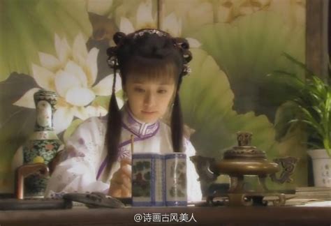 手執毛筆的古裝美人，趙麗穎讓人心動，鄭爽可愛！ 壹讀