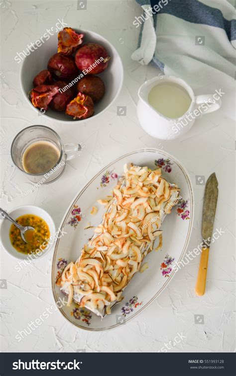 1 En La Categoría «chocolate Passion Fruit Roulade Recipe De Fotos E Imágenes De Stock Libres