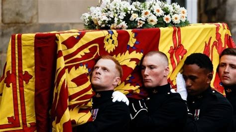 Queen Elizabeth Iis Coffin Arrives In Edinburgh On Solemn Final