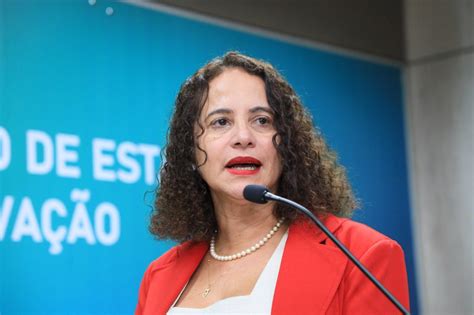 As bolsas de pesquisas são investimento no futuro do país diz Luciana