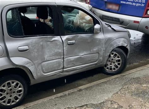 Acidente Entre ônibus E Dois Carros Deixa Criança De Sete Anos Ferida