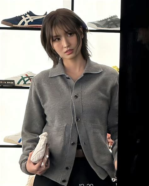 ʜɪʀᴀɪ ᴍᴏᴍᴏ 平井もも모모 Momo On Onitsukatigerofficial Instagram