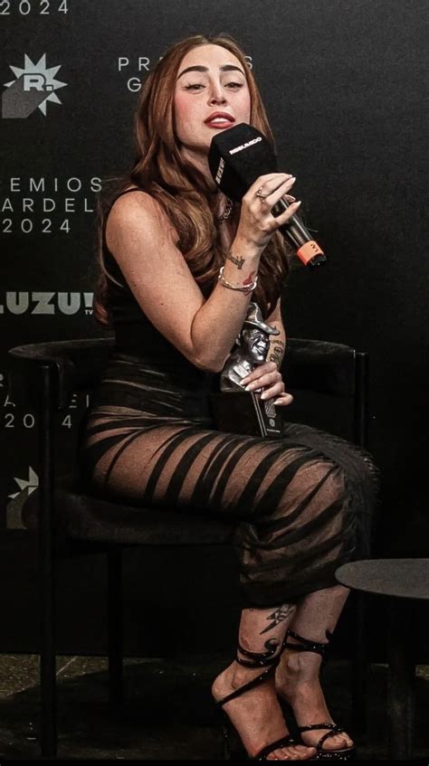 Nicki Nicoles Feet