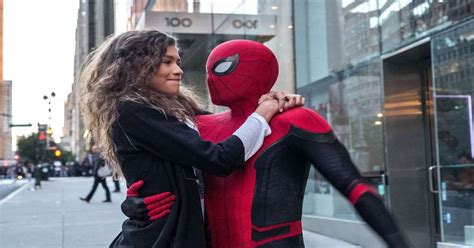 Amy Pascal And Kevin Feige Didnt Know Who Zendaya Was Before Mcu Casting