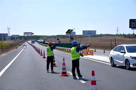 长春经济圈环线高速公路伊通北互通交通导改完成澎湃号·政务澎湃新闻 The Paper