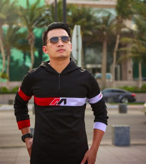 “sweetnya ” Datuk Nazri Khan Dan Isteri Berkongsi Foto Ketika Honeymoon Ramai Titip Doa Agar