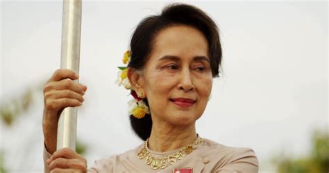 အောင်လံခိုင်ဖို့ မဲပေးစို့ အမျိုးသားဒီမိုကရေစီအဖွဲ့ချုပ် အောင်လံတော် ထူပါပြီ။ ဒီမိုကရေစီခိုင