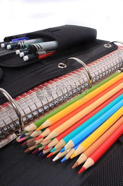 学校和艺术用品钢笔补给品笔记本环状蜡笔活页戒指铅笔高清图片下载 正版图片322078740 摄图网