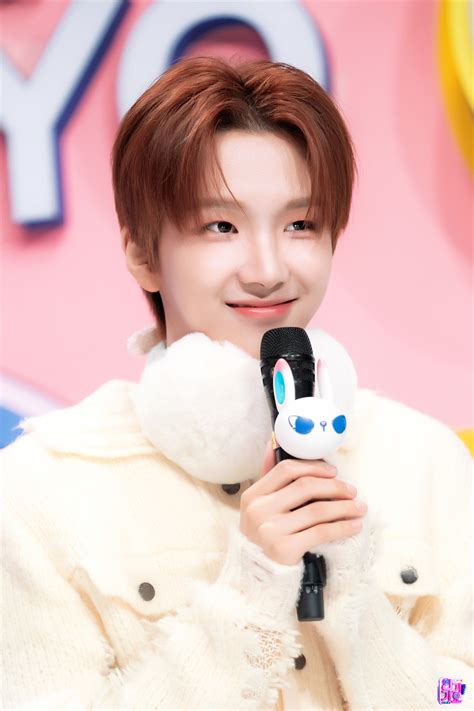 [잡담] 생일 기념으로 인가에서 풀어준 운학이 사진 다 예뻐 인스티즈 Instiz 연예 카테고리