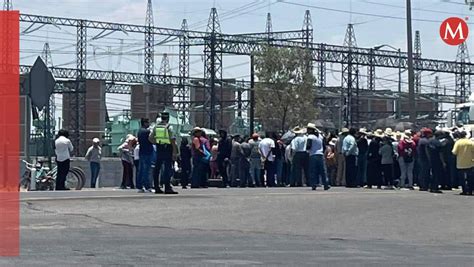 Campesinos bloquean la Toluca Atlacomulco acusan dispersión de lluvia