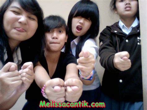 Trending Topics Cewek Cabe Cabean Cantik Pamer Jempol