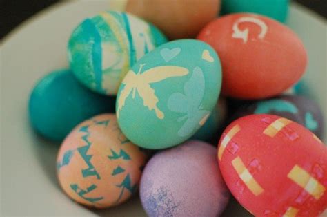 Боядисване на яйца за Великден 12 бързи и оригинални идеи с продукти