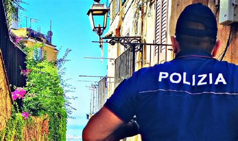 Poliziotto Libero Dal Servizio Salva 4 Fratellini Ed Il Cane Dall