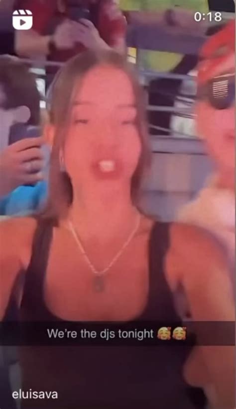 Shes Teasing Him 🥵 Rleaeluignr