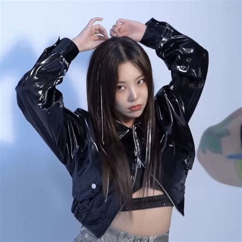 Pin Van D Op Jung Wheein