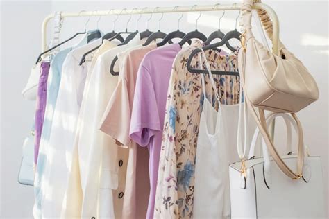 Le guide ultime pour une garde robe capsule polyvalente toute l année