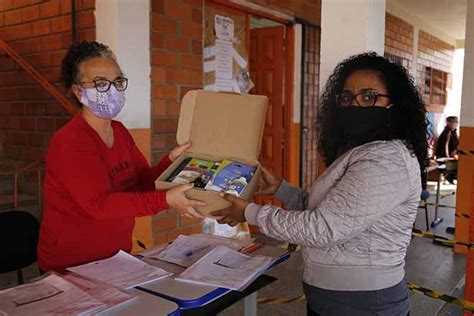 Alunos Da Rede Municipal De Ensino De Gravataí Recebem Kits De