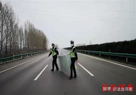 濮阳：高速公路惊现障碍物 交警及时清理除隐患 知乎