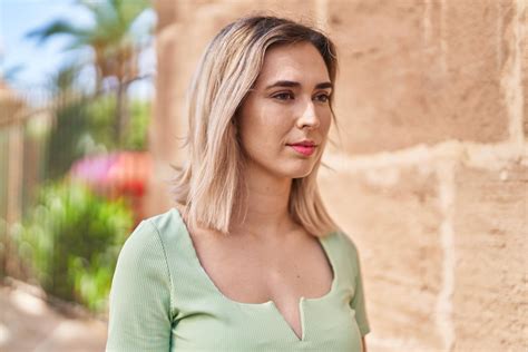 Jinthe Mijn Beste Vriendin Appt Met Mijn Partner Moet Ik Daar Iets Van Zeggen Damespraatjes