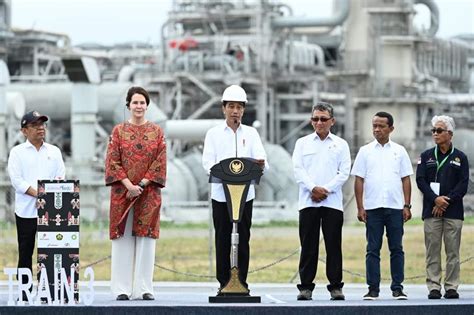Presiden Jokowi Resmikan PSN Tangguh Train 3 Teluk Bintuni Lampu Merah