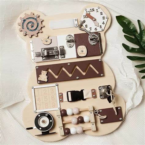 Детска монтесори играчка Мече Busy Board eMAG bg