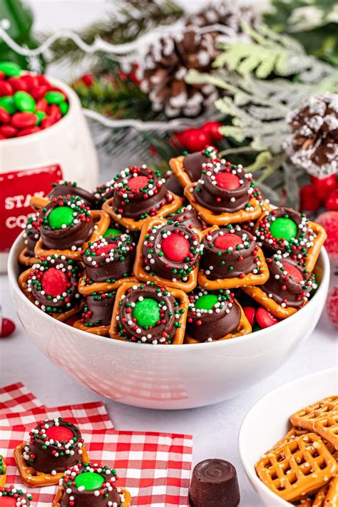 Christmas Rolo Pretzel Bites Xoxobella