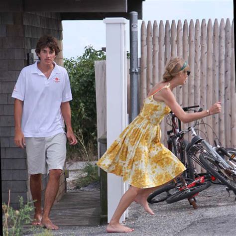 Taylor Swift Running Is The Pic Of The Day