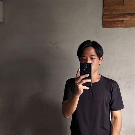 我們永遠與同性戀者吸毒者變性者精神分裂者殘障者智障者發黴的麵包有皮膚病的狗挨媽媽打拿不到零用錢的小孩工人農人窮人64