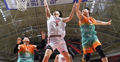 포토 힘차게 날아오른 현대모비스 신민석