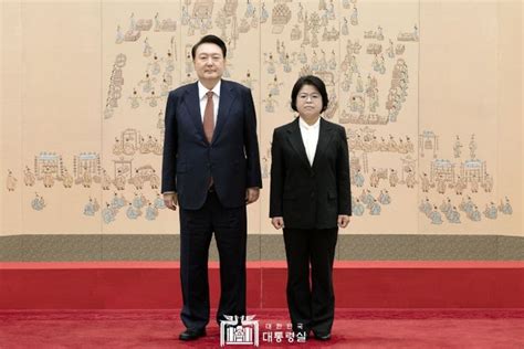 윤석열 대통령 신임 헌법재판관 임명장 수여