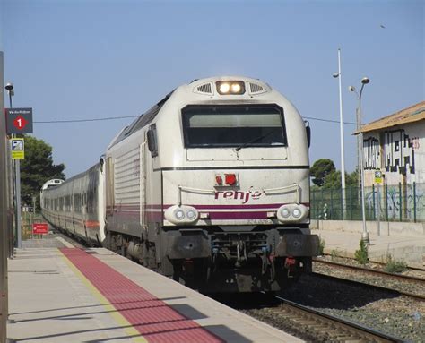 Renfe on Twitter Buen día Bon dia Egun on Bo día Felizmartes