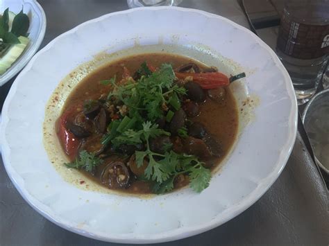 แกงคั่วเห็ดหอบ รูปภาพร้าน ต๋อง เต็ม โต๊ะ ใน สุเทพ เชียงใหม่