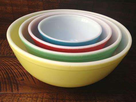 Set Of Four Vintage Pyrex Mixing Bowls Primary Colors Pyrex Mixing
