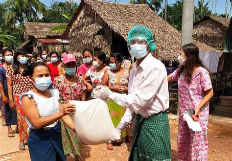 မုဒုံမြို့၌ အခြေခံအိမ်ထောင်စုများအား ဆန်အိတ်များလှူဒါန်း Information And Public Relations