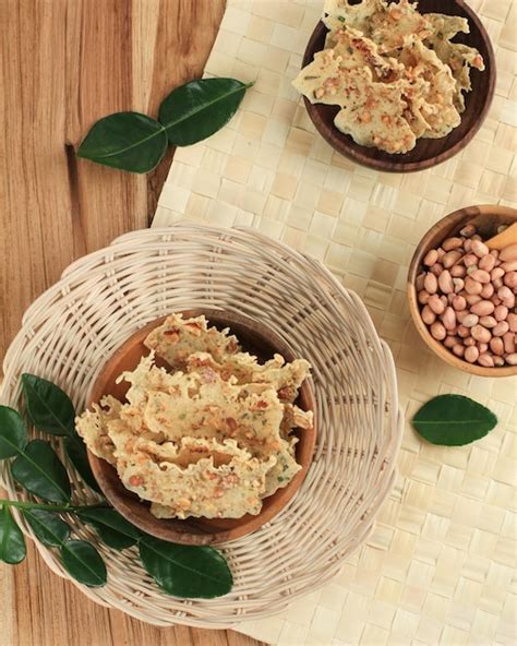 Rempeyek Kacang O Peyek Kacang Es Un Bocadillo Tradicional De Java