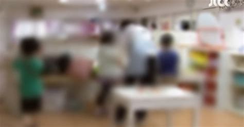 똥기저귀로 얼굴 맞았다 어린이집 교사 학부모 경찰에 고소