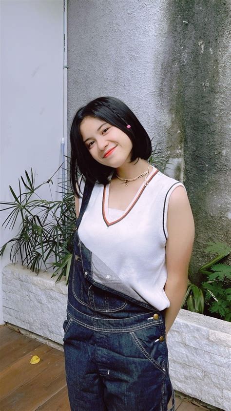 Melati Sesilia Selebriti Gambar Gadis Cantik Gaya Model Pakaian