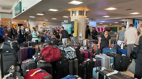 Viajeros Frustrados En Chicago En Medio De Cancelaciones De Vuelos Y