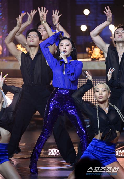 [포토] 화사 청룡시리즈어워즈 뜨거운 축하무대 스포츠조선