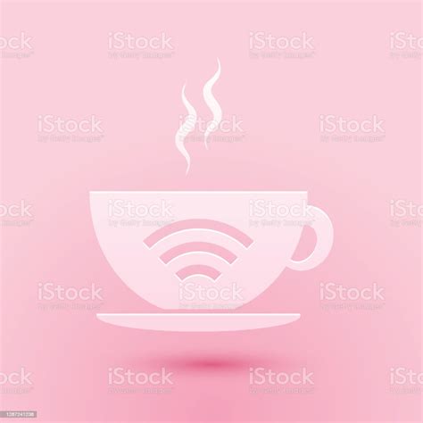 분홍색 배경에 고립 된 무료 와이파이 존 아이콘이있는 커피 숍의 종이 컷 컵 인터넷 연결 플래카드 종이 아트 스타일 벡터 개념에 대한 스톡 벡터 아트 및 기타 이미지