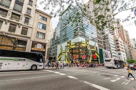 Shopping On New York S Famous 5th Avenue