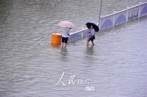 廣西羅城遭遇暴雨襲擊 街道變「河道」 每日頭條