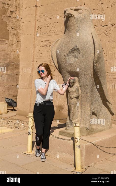 Égypte Haute Égypte Vallée Du Nil Edfu Temple Dhorus Statue De