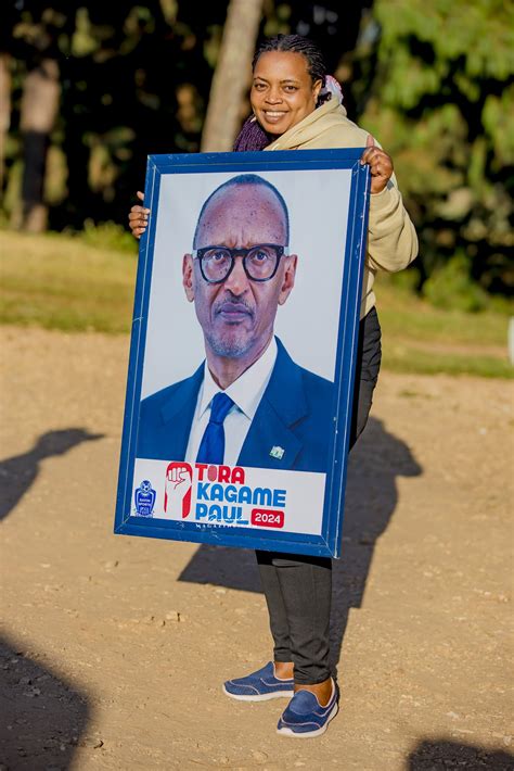 AMAFOTO 300 Utabonye Aba Rayon Batigisa Huye Mu Kwamamaza Kagame