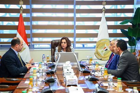 رئاسة 🔳وزيرة التنمية المحلية تتابع جهود تحسين مستوى خدمات النظافة في محافظتي القاهرة والجيزة